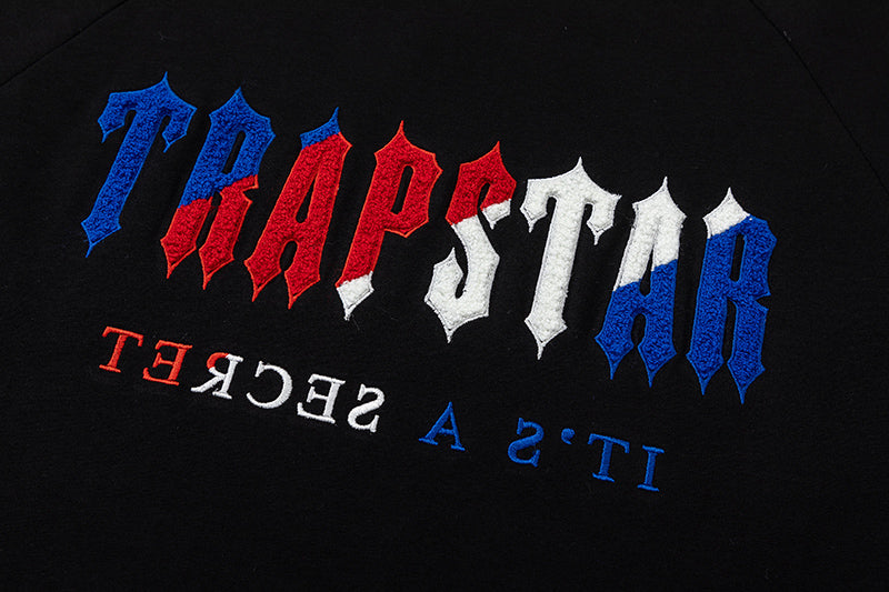 TRAPSTAR - It's a Secret - Sort/Blå/Rød/Hvit – Dripwear.no